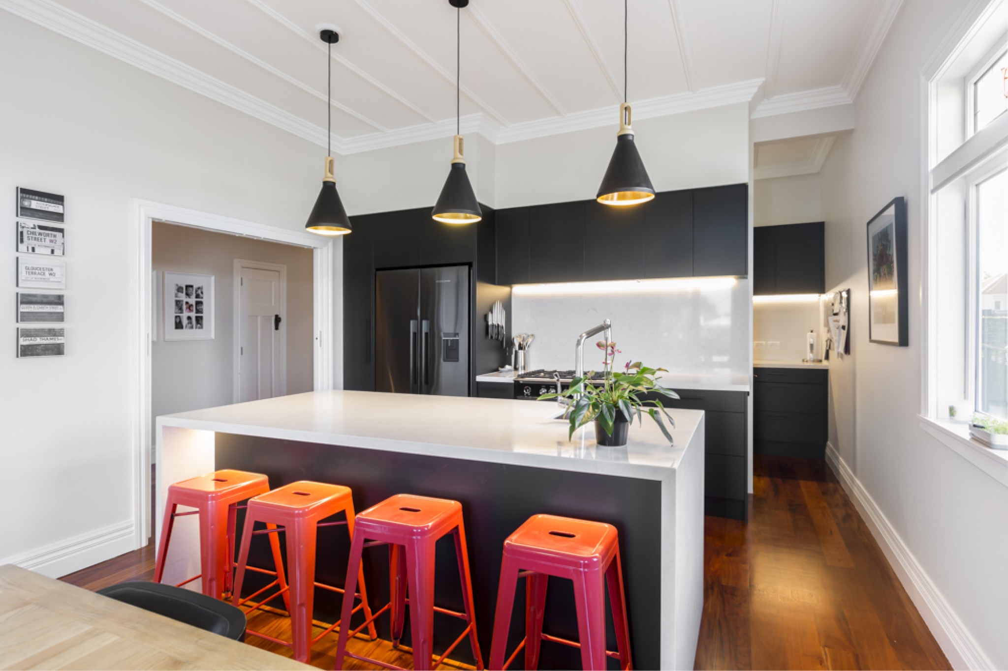 Modern executive kitchen - Q-Bix